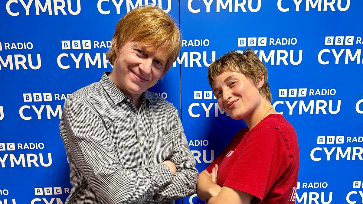 BBC Radio Cymru - Georgia Ruth, Talulah yn cyflwyno Carwyn Ellis a Rio 18