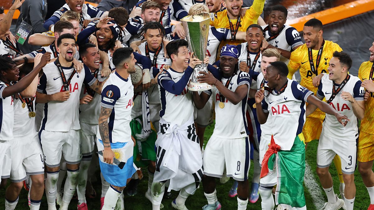 BBC News - Spurs Fans Celebrate First Trophy In 17 Years