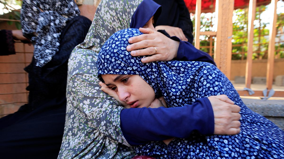 BBC News - Doctor Describes 'Total Carnage' At Gaza Aid Centre