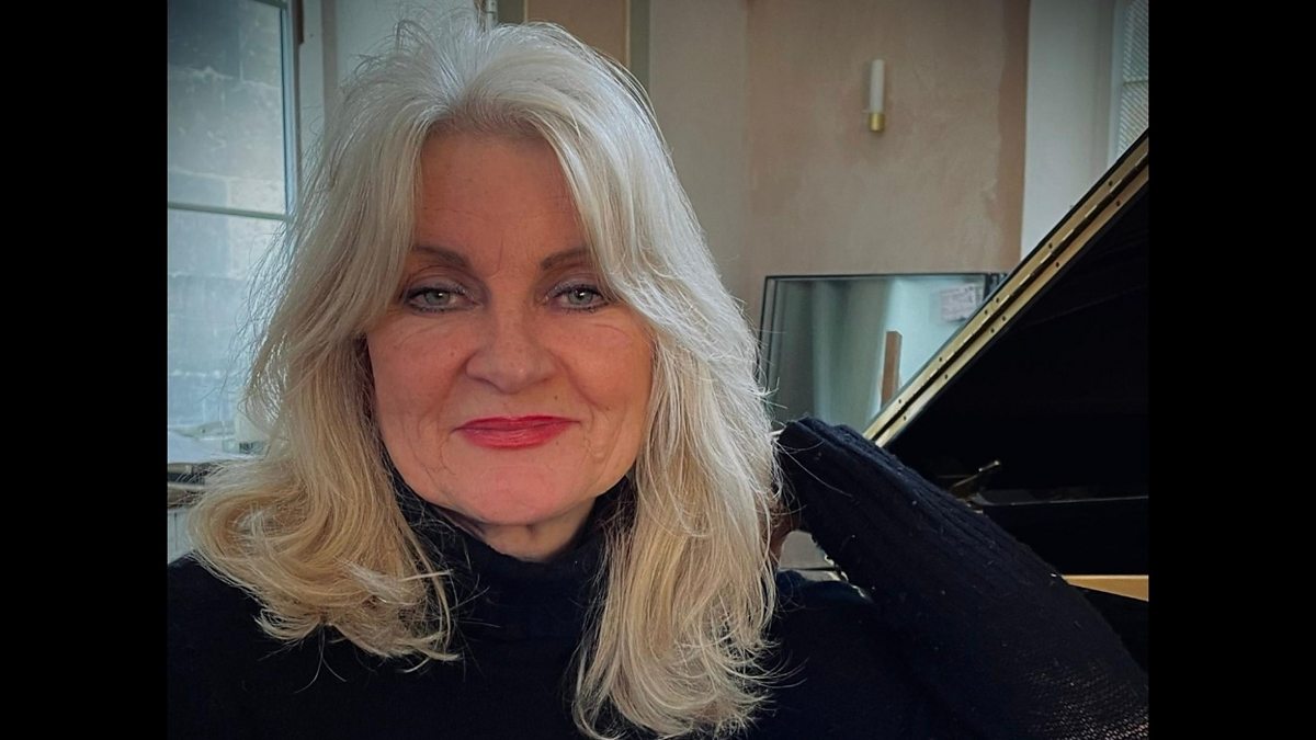 BBC Radio Cymru - Bore Cothi, "Dim ond pêj we pawb yn cal canu!" Leah ...