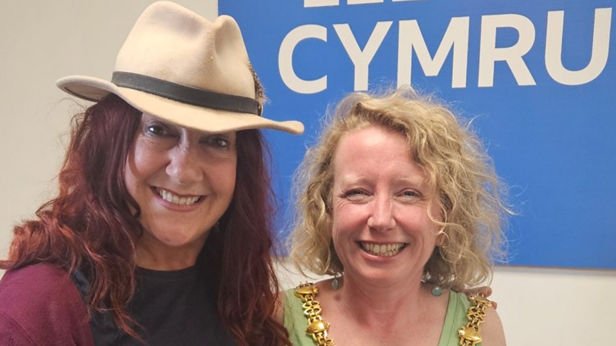 BBC Radio Cymru - Bore Cothi, "Wi hefyd â theitl Llynghesydd y Porthladd."