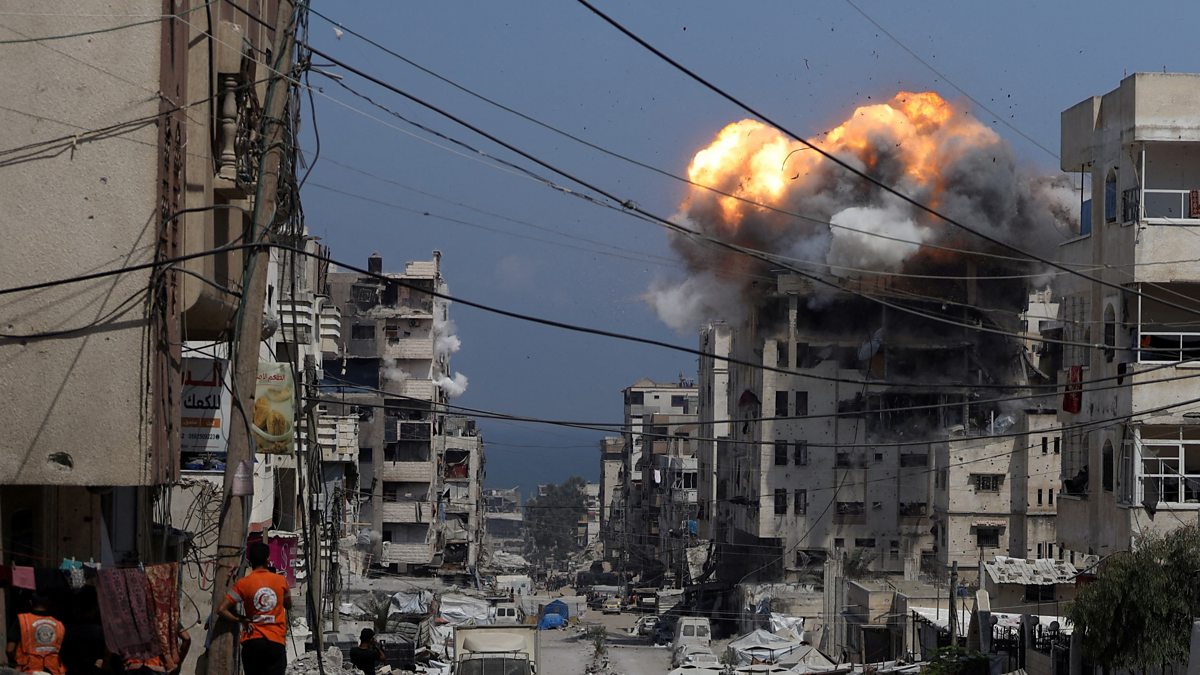 BBC News - Israel Launches New Ground Assault In Central Gaza