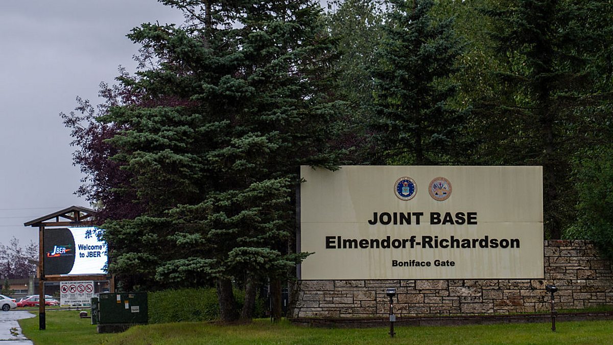 BBC News - Trump Prepares To Meet Putin In Alaska