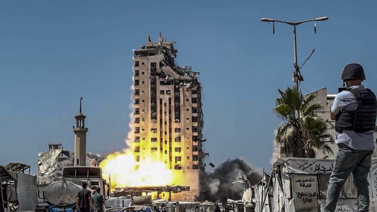 BBC News - BBC Calls On Israel To Let Foreign Journalists Into Gaza