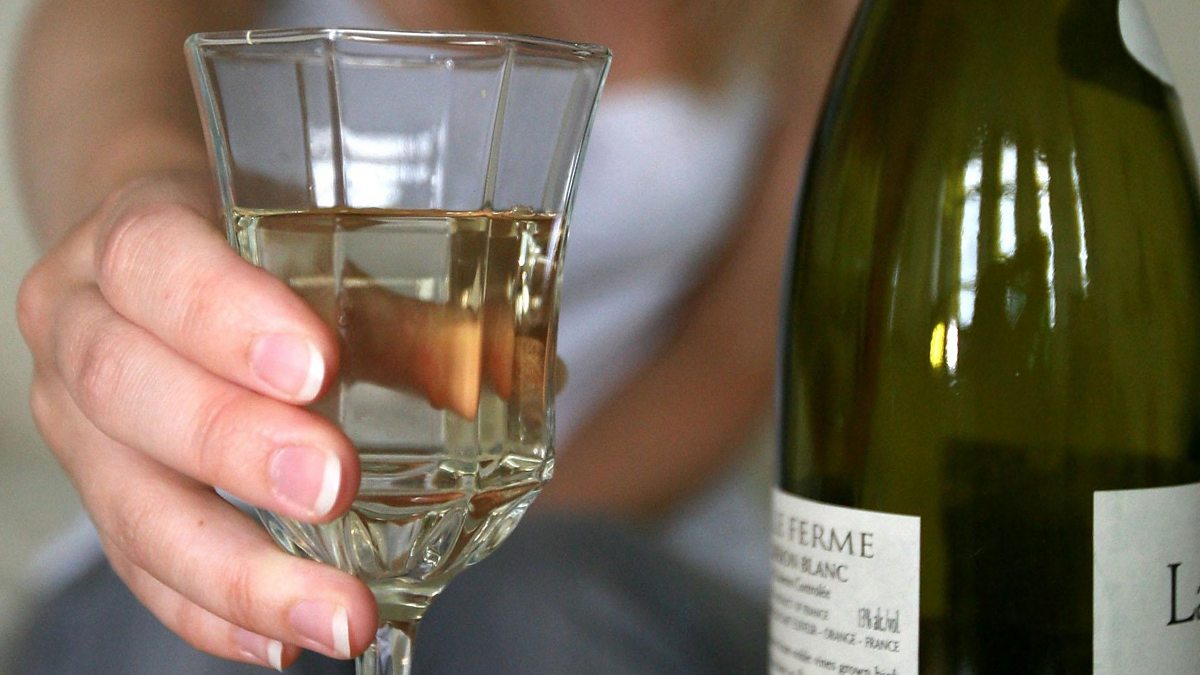 BBC Radio Cornwall - Daniel Pascoe, Anoushka Williams sits in (01/10/2025), What wine to take to ...