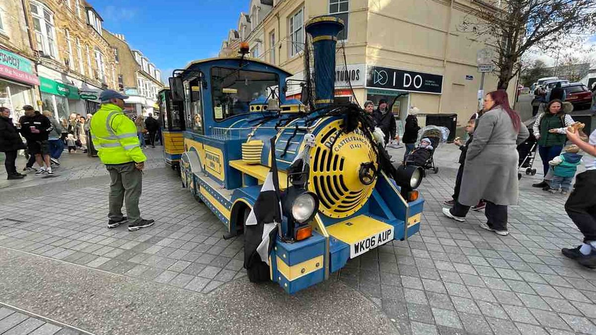 BBC Radio Cornwall - James Churchfield, Matt Woodley sits in (31/10 ...