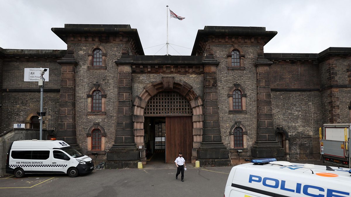 BBC News - Police Hunt for Two Prisoners Wrongly Released from Wandsworth
