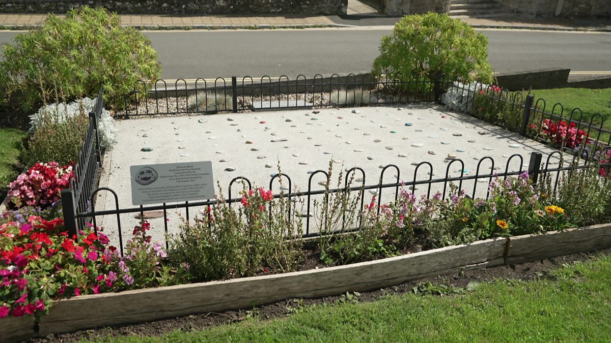 BBC Radio Cornwall - James Churchfield, 07/11/2025, Saltash Pebble War ...