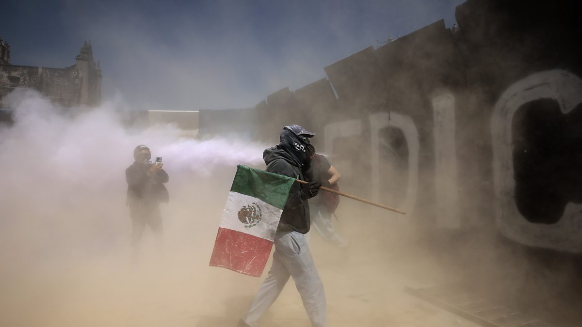 BBC News - Violent Anti-Government Clashes in Mexico City