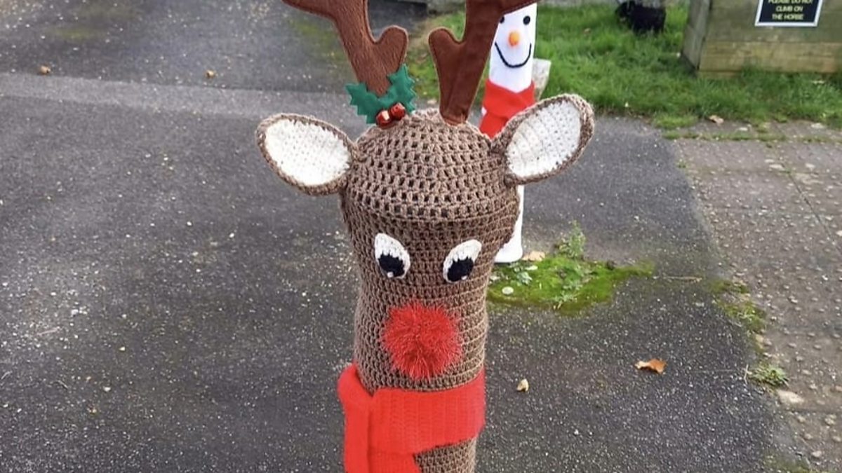 BBC Radio Cornwall - James Churchfield, 03/12/2025, Festive bollards in ...
