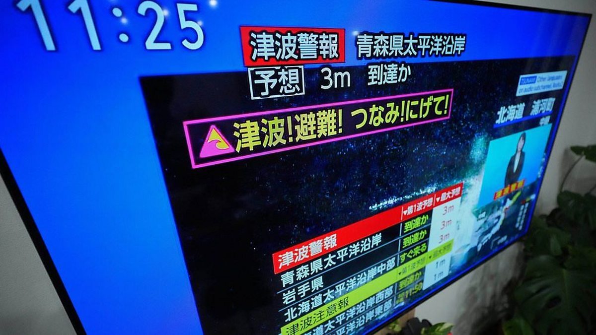 BBC News - Tsunami Warning in Japan after earthquake