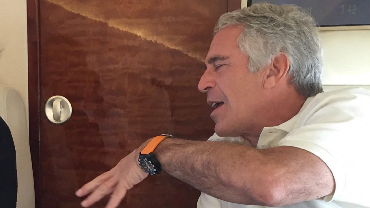 BBC News - Epstein Photos Show High-Profile Figures