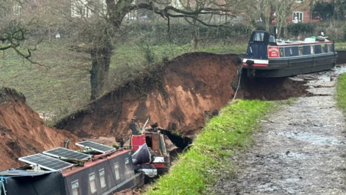 BBC News - Major Incident Declared Over Canal 'Collapse'