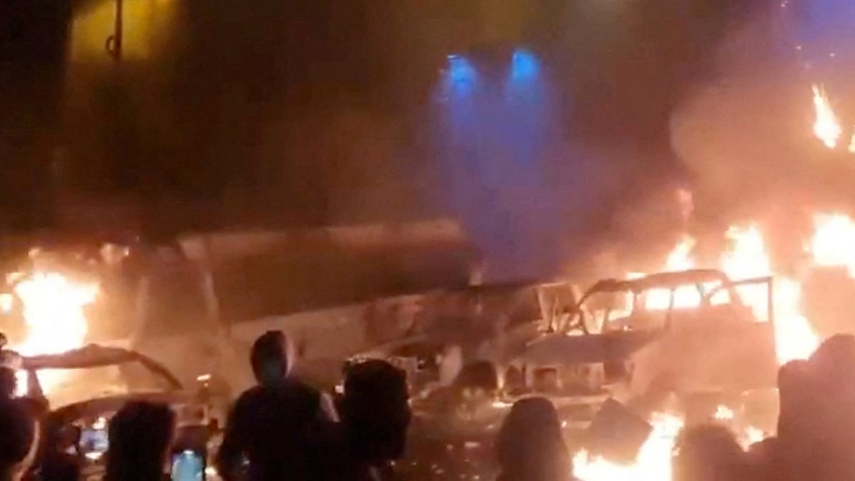 BBC News - Nicky Campbell Takes Your Calls on the Nation's Phone-In