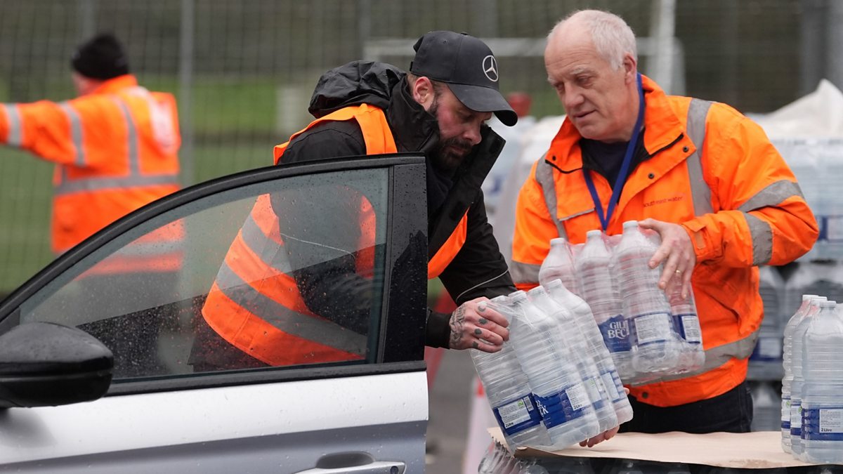 BBC News - Thousands across Kent and Sussex face fourth day without water