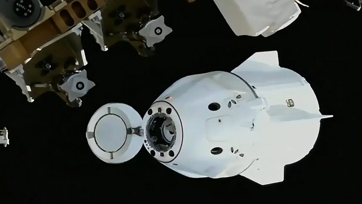 BBC News - Watch: Nasa Astronauts Medically Evacuated from ISS