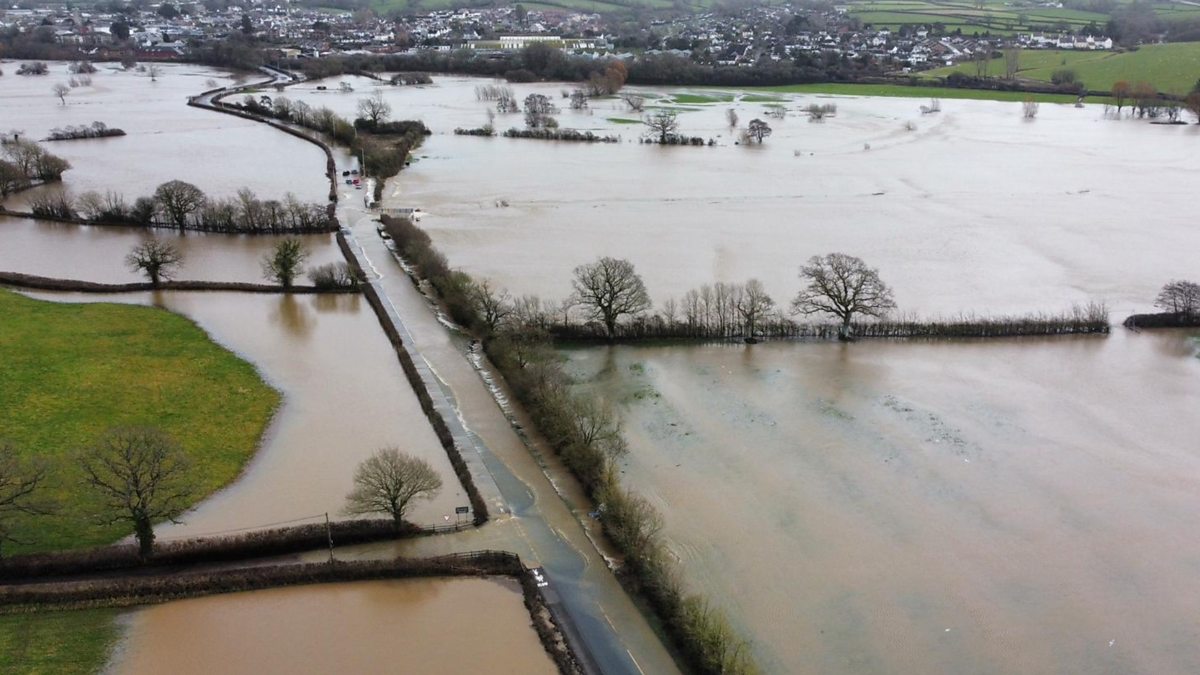 BBC News - Rain, Wind and Snow Lash Large Parts of UK