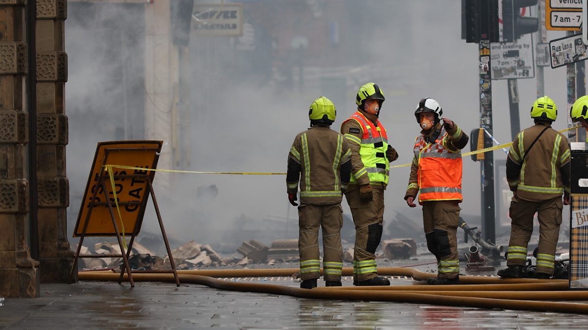 BBC News - Glasgow Central Station to Stay Shut After Nearby Fire