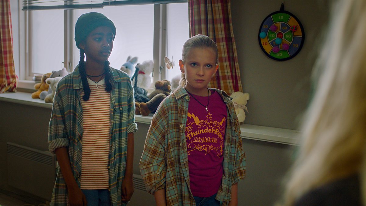Glow - Series 1: 5. Basement living room - BBC iPlayer