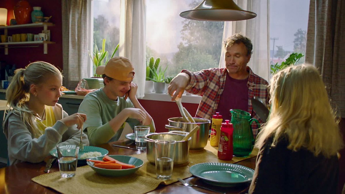 Glow - Series 1: 6. Friends? - BBC iPlayer