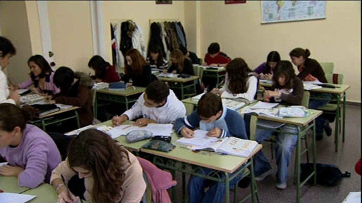 A day in a Spanish secondary school - Listening: Video playlist - BBC ...