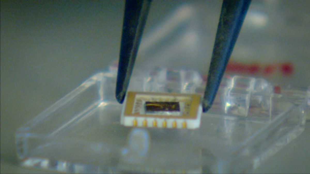 Diamond and graphite - Properties of materials - OCR Gateway - GCSE ...