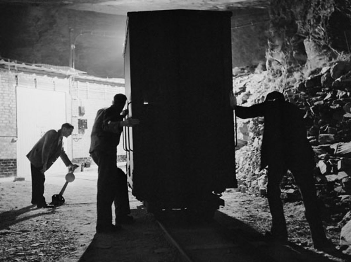 WW2: How did Britain hide its treasure from the Nazis? - BBC Teach