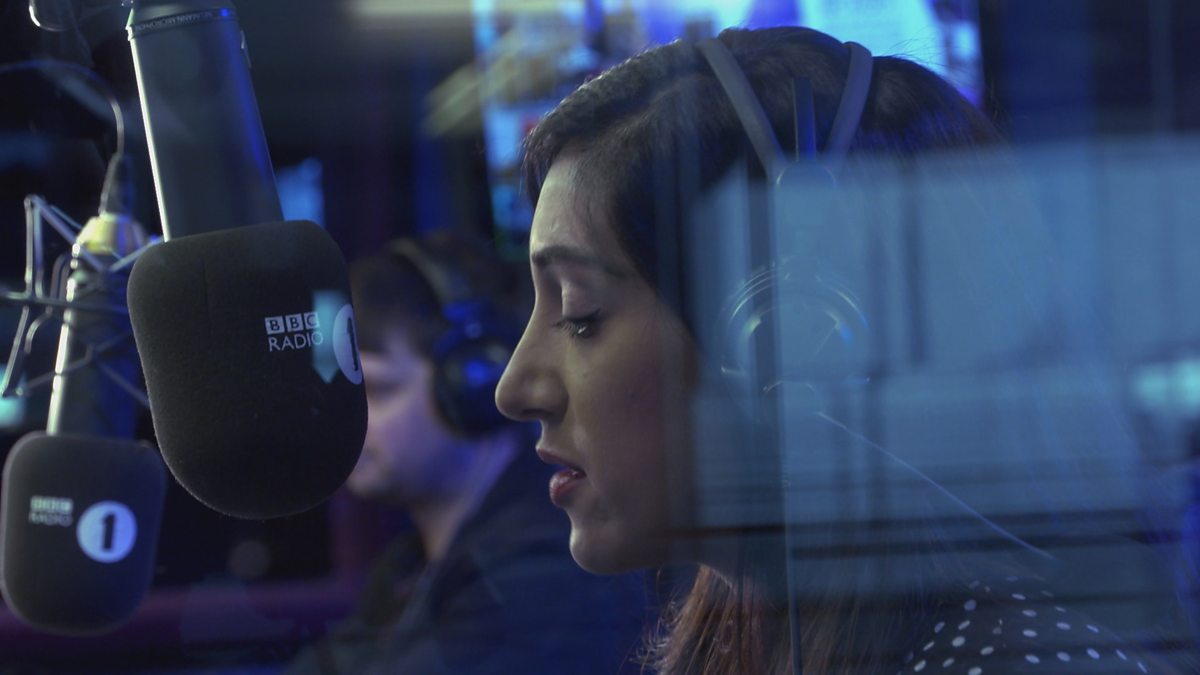 English Language / Media Studies KS3: How to write a radio news report ...