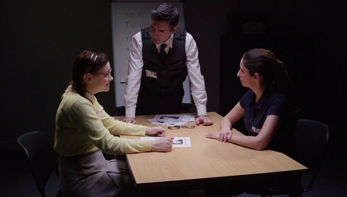 La Poli: Interrogation - 'El Interrogatorio - El Gato' - Listening ...