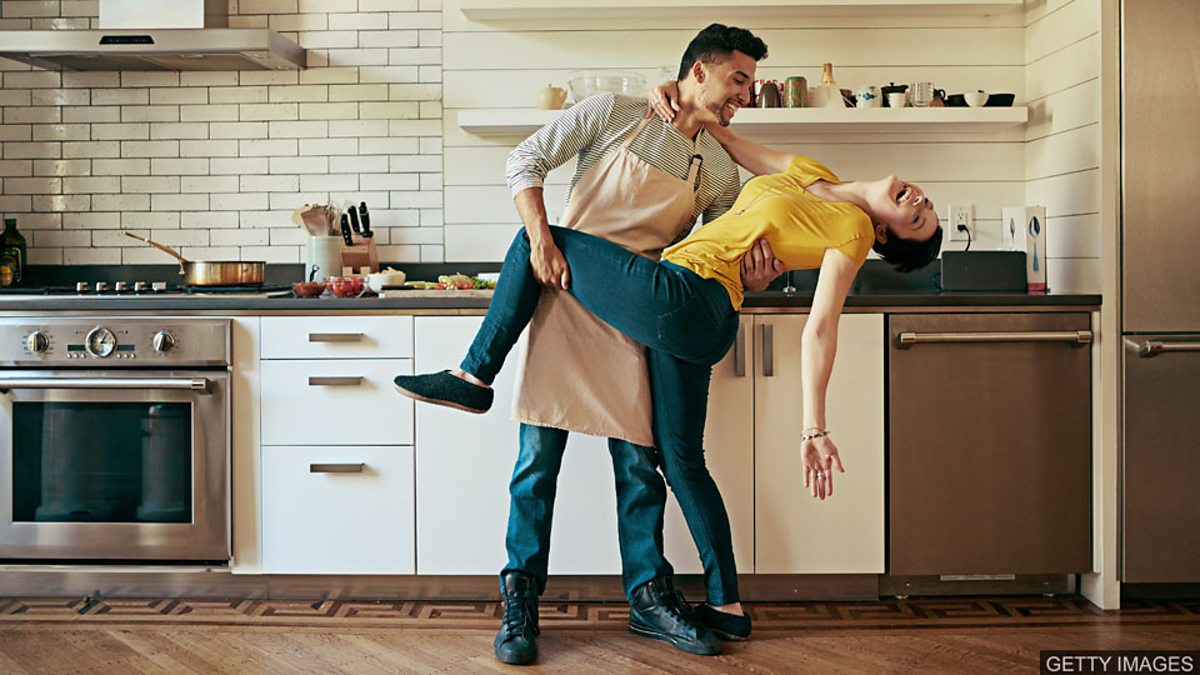 BBC Learning English - 今日短语 / To go weak at the knees 喜欢得腿发软