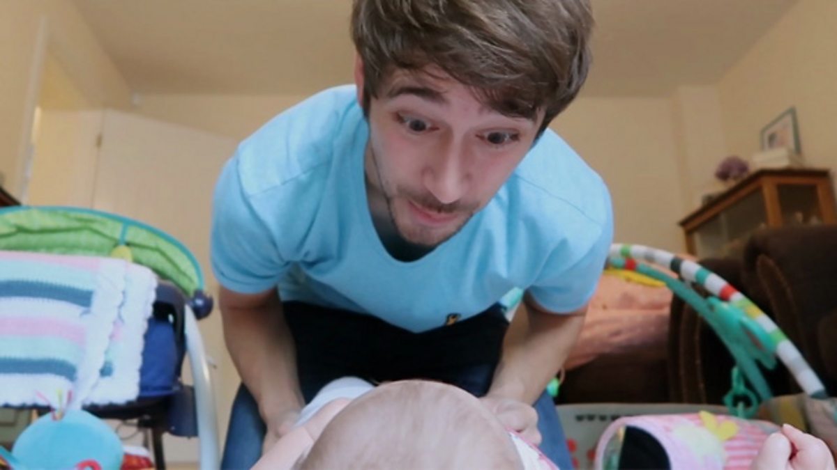 Changing baby’s nappies: How to make nappy changes fun - BBC Tiny Happy ...
