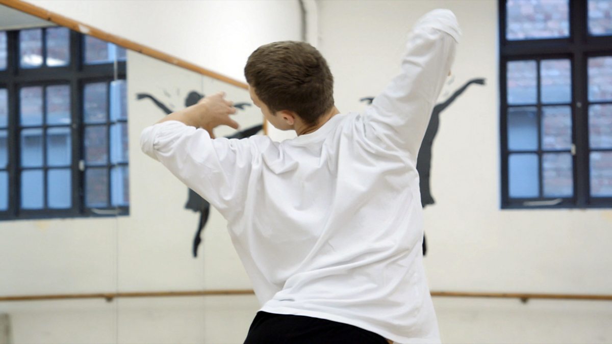 Jobs in theatre and the performing arts - BBC Bitesize