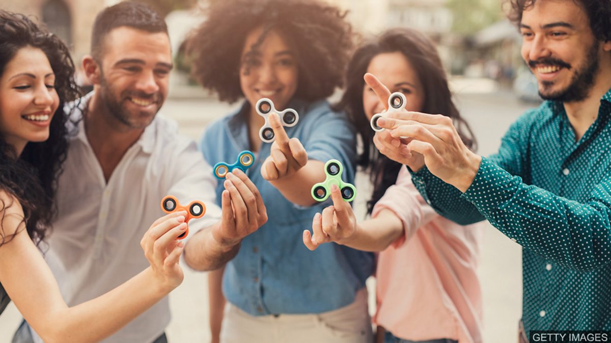 BBC Learning English - 你问我答 / Spin, whirl, rotate and revolve 四个表示 “旋转 ...