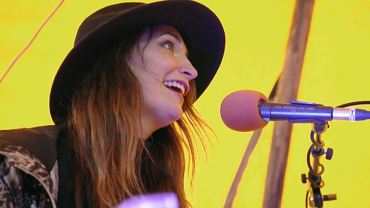 How to become a music news reporter: Clare's story - BBC Bitesize