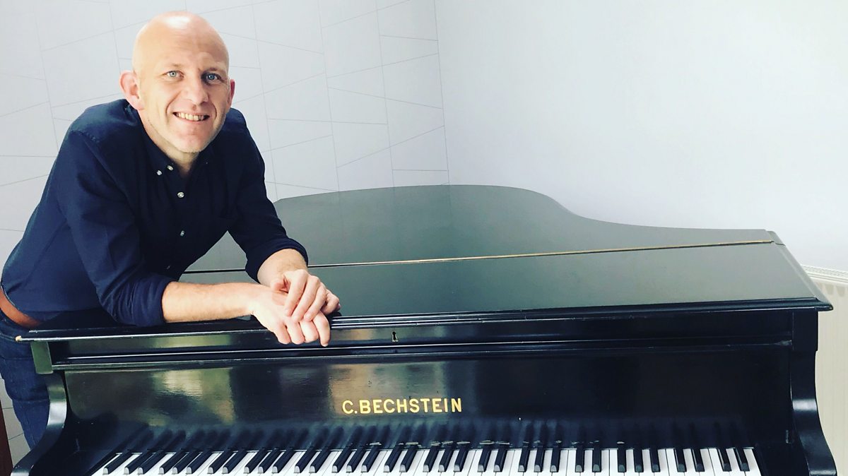 What is it like to be a deaf musician? - BBC Bitesize