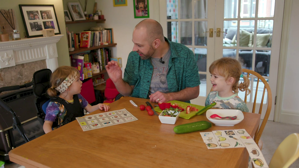 What can we make to eat? - BBC Tiny Happy People