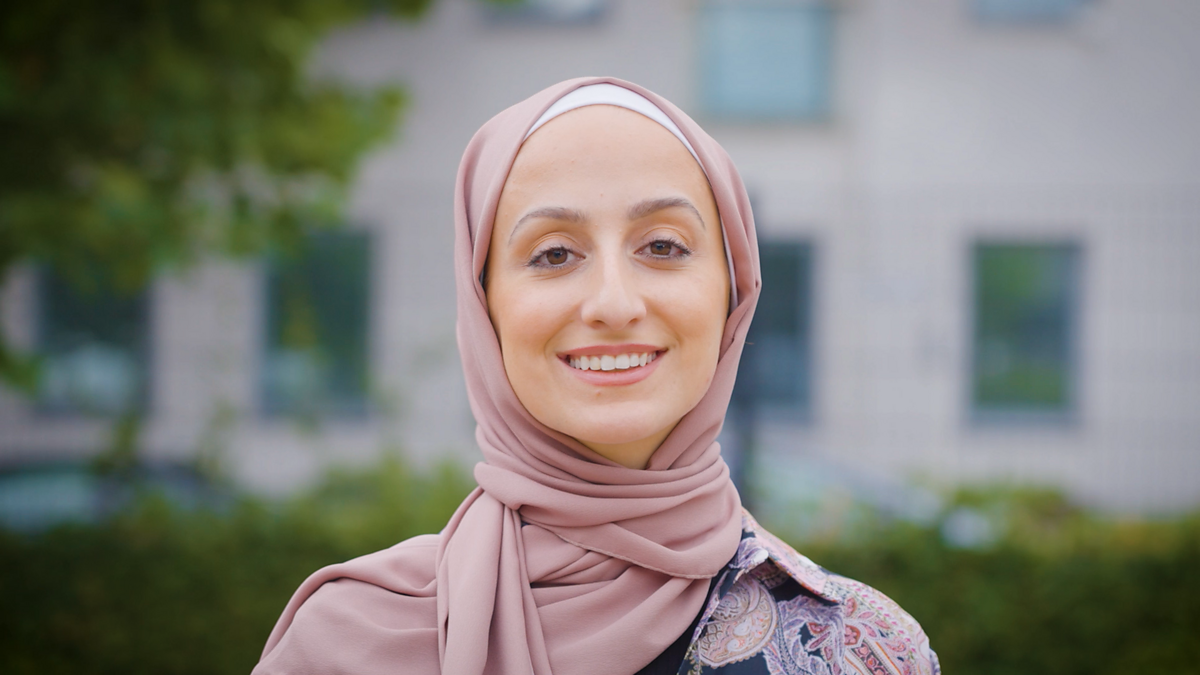 How to become a journalist: Aisha’s story - BBC Bitesize