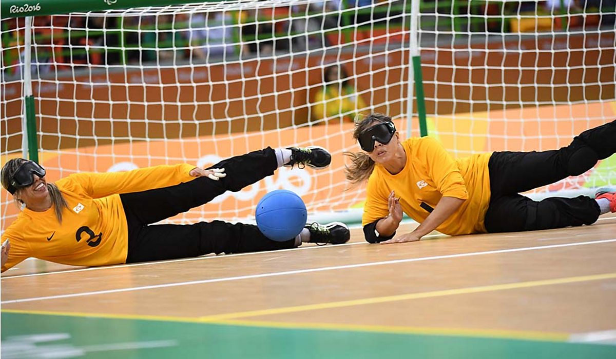 Throwing the ball in goalball - Goalball - essential skills and ...