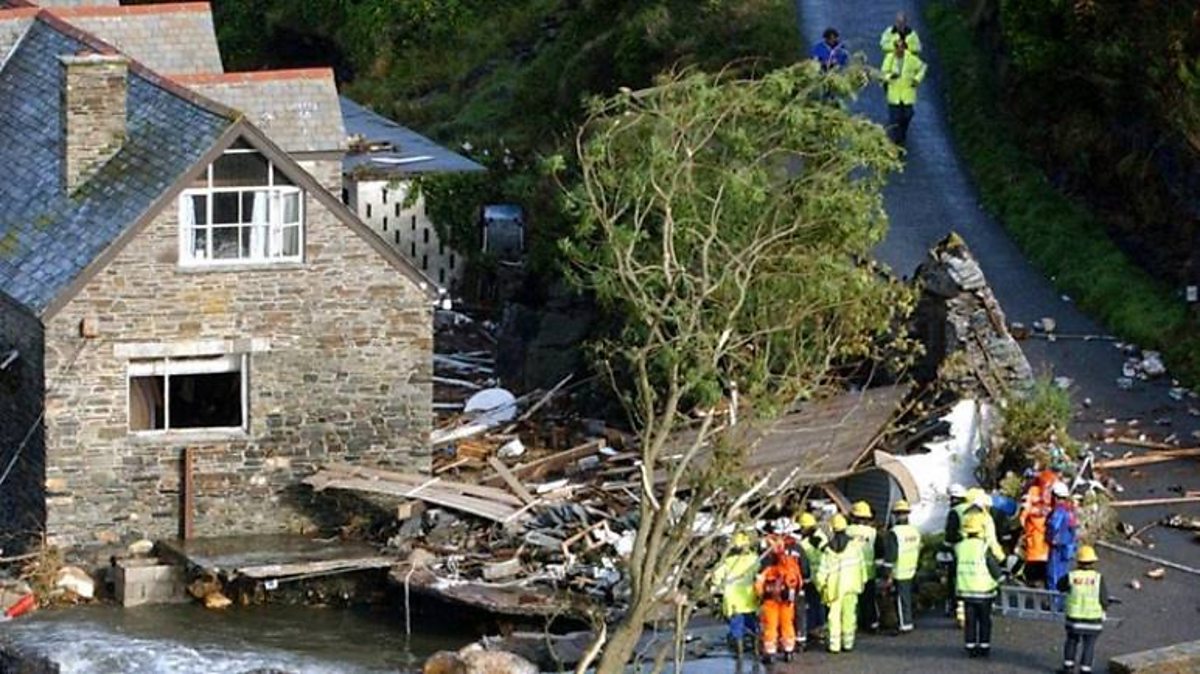 Llifogydd yn nalgylchoedd afonydd – CBAC test questions - TGAU ...