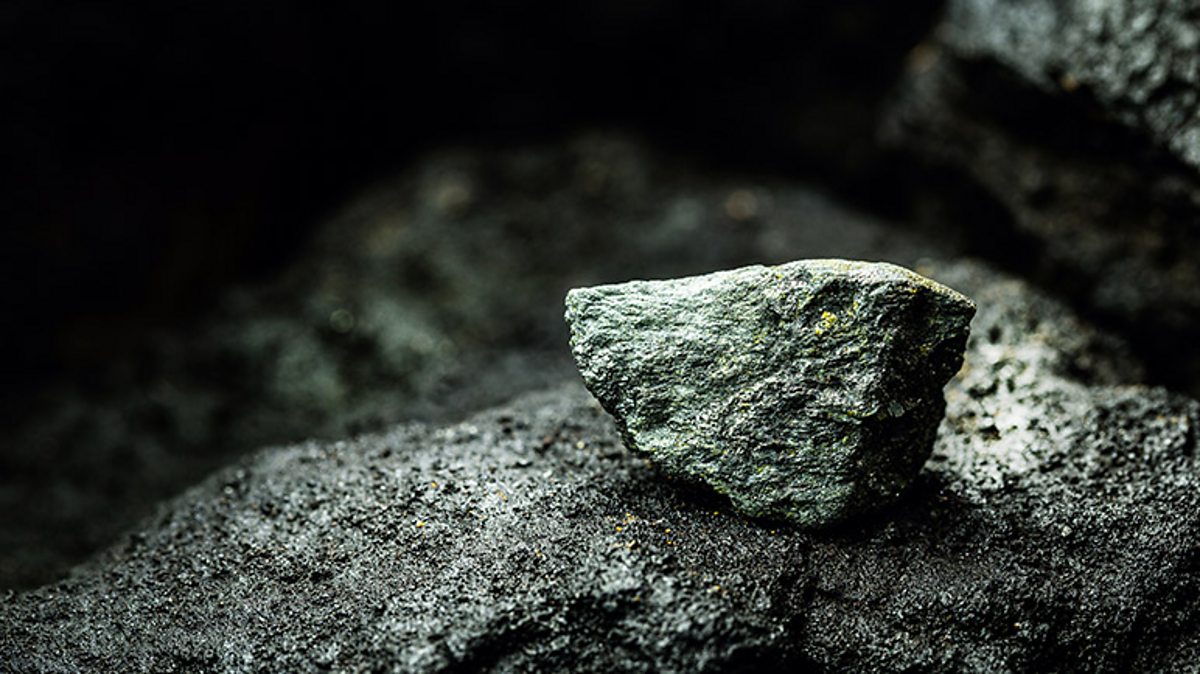 Diamond and graphite - Properties of materials - OCR Gateway - GCSE ...