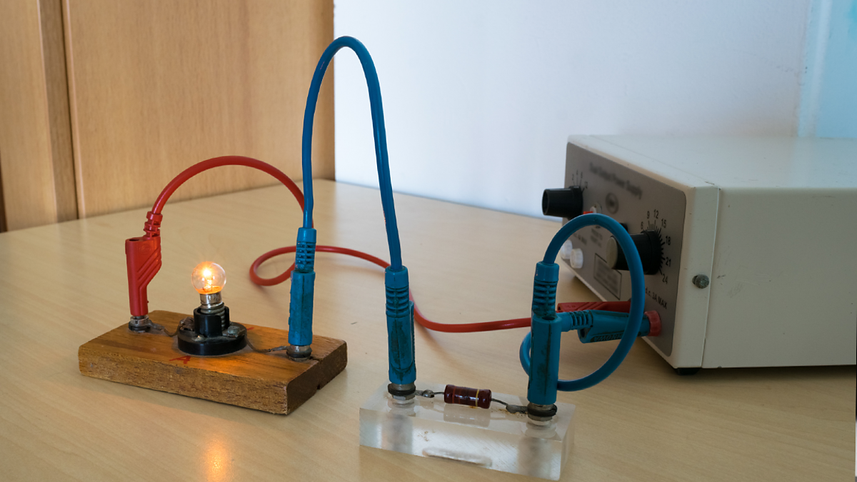 Control devices - Constructing an electronic circuit - 4th level ...