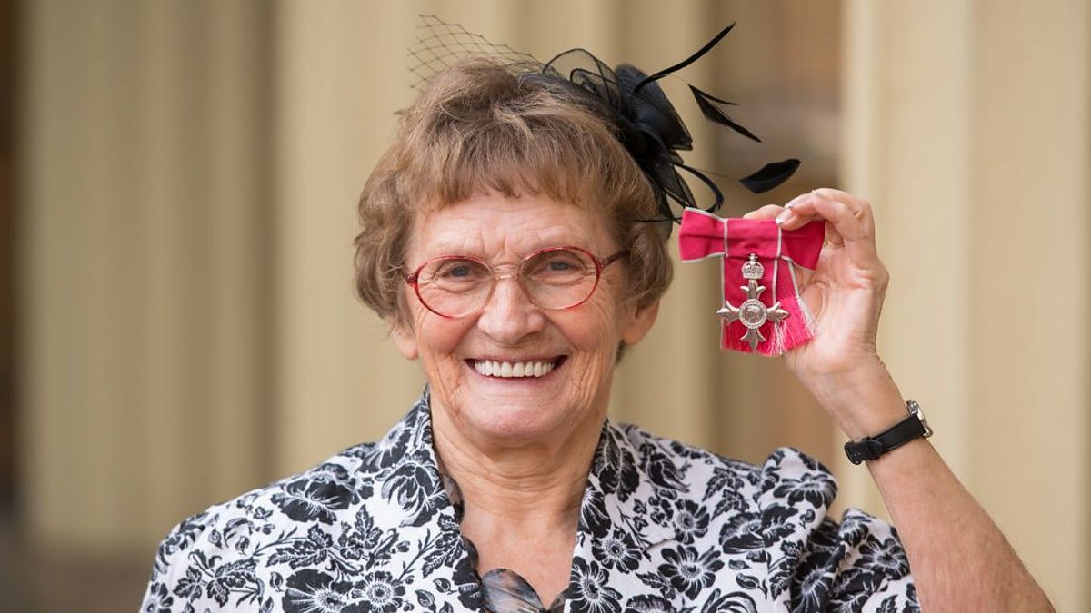 An all-round legend: Meet Enid, the 82-year-old cricketer - BBC Bitesize