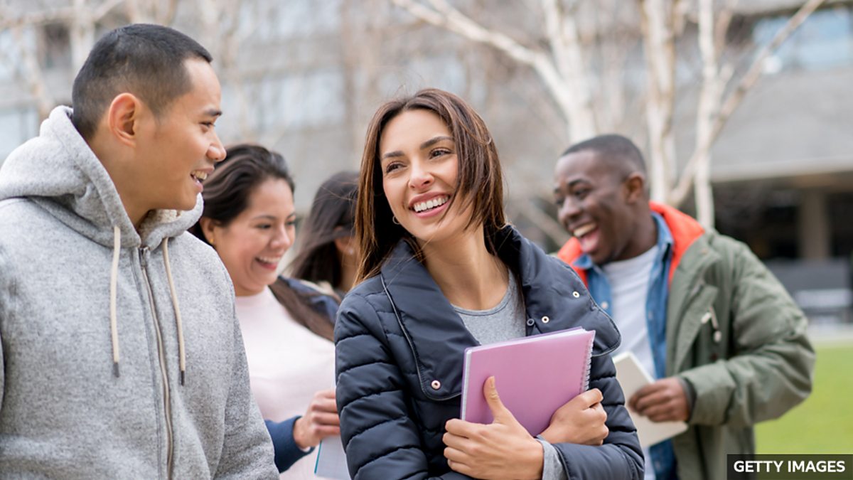 BBC Learning English - 媒体英语 / Fewer people accepted into UK ...