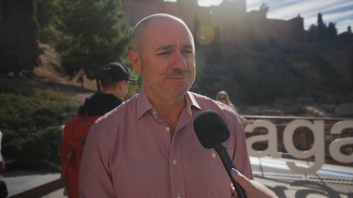 Describing myself and others in Spanish - Identity, lifestyle and free ...