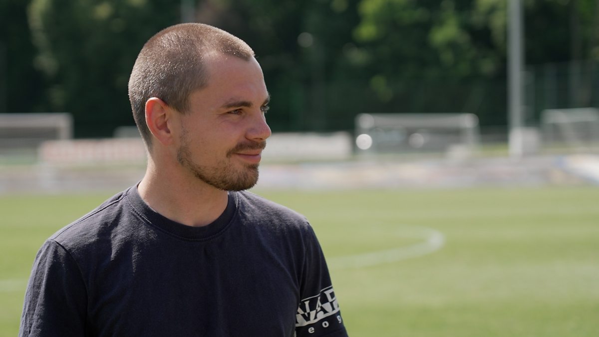 How do multilingual nation footballers communicate on the pitch? - BBC ...