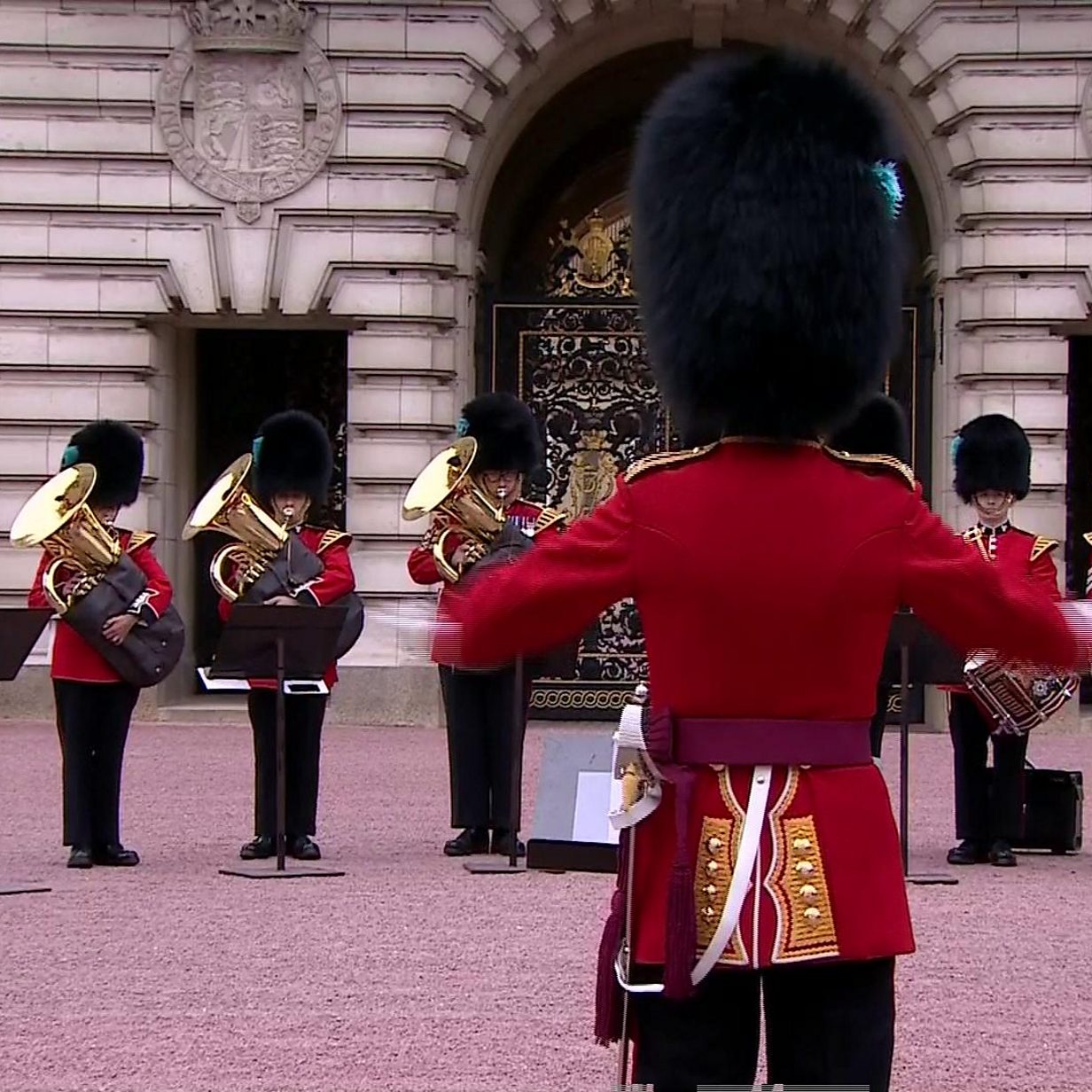 England Guards At Buckingham Palace