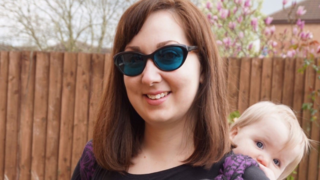 Why should you play your baby bump music? - BBC Tiny Happy People