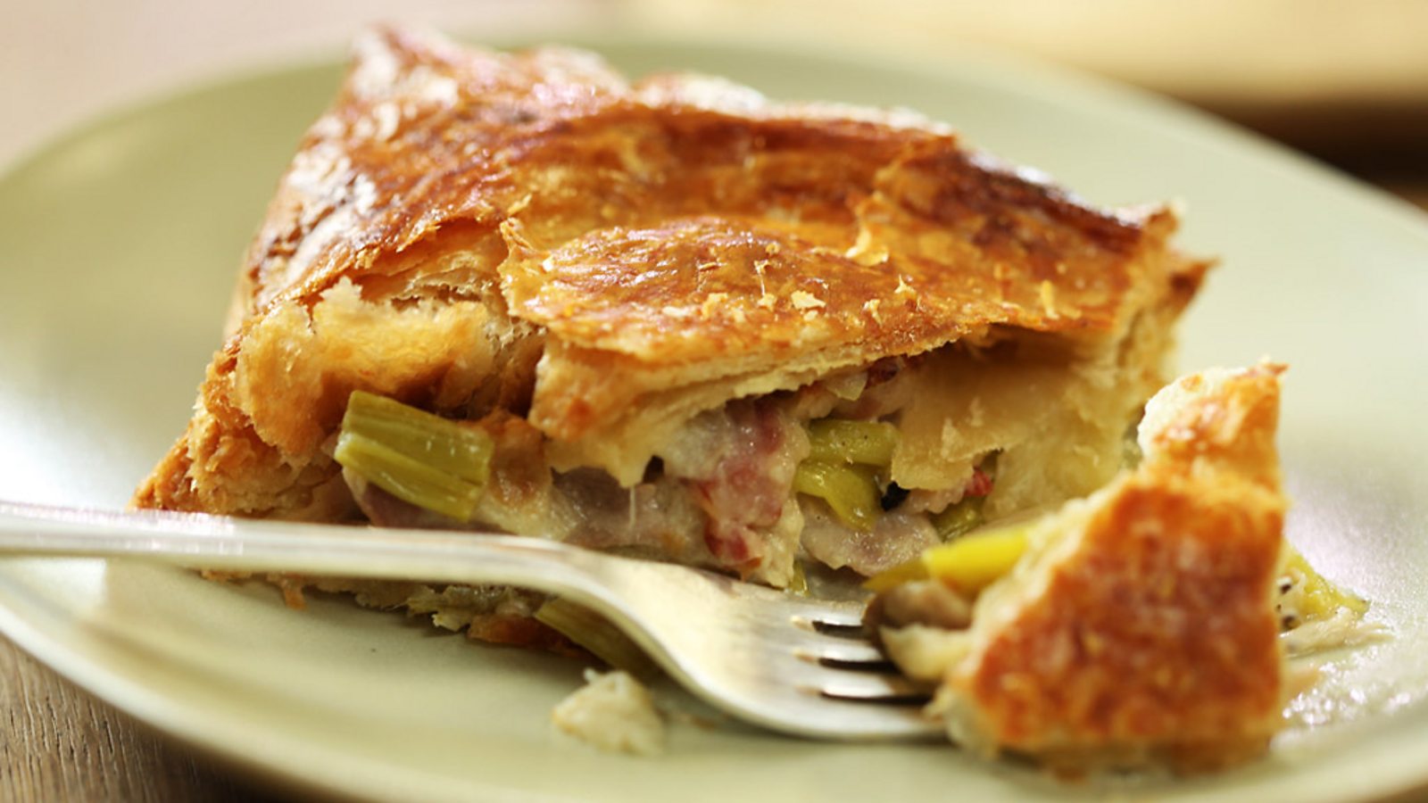 Raspberry cinnamon meringue recipe - BBC Food