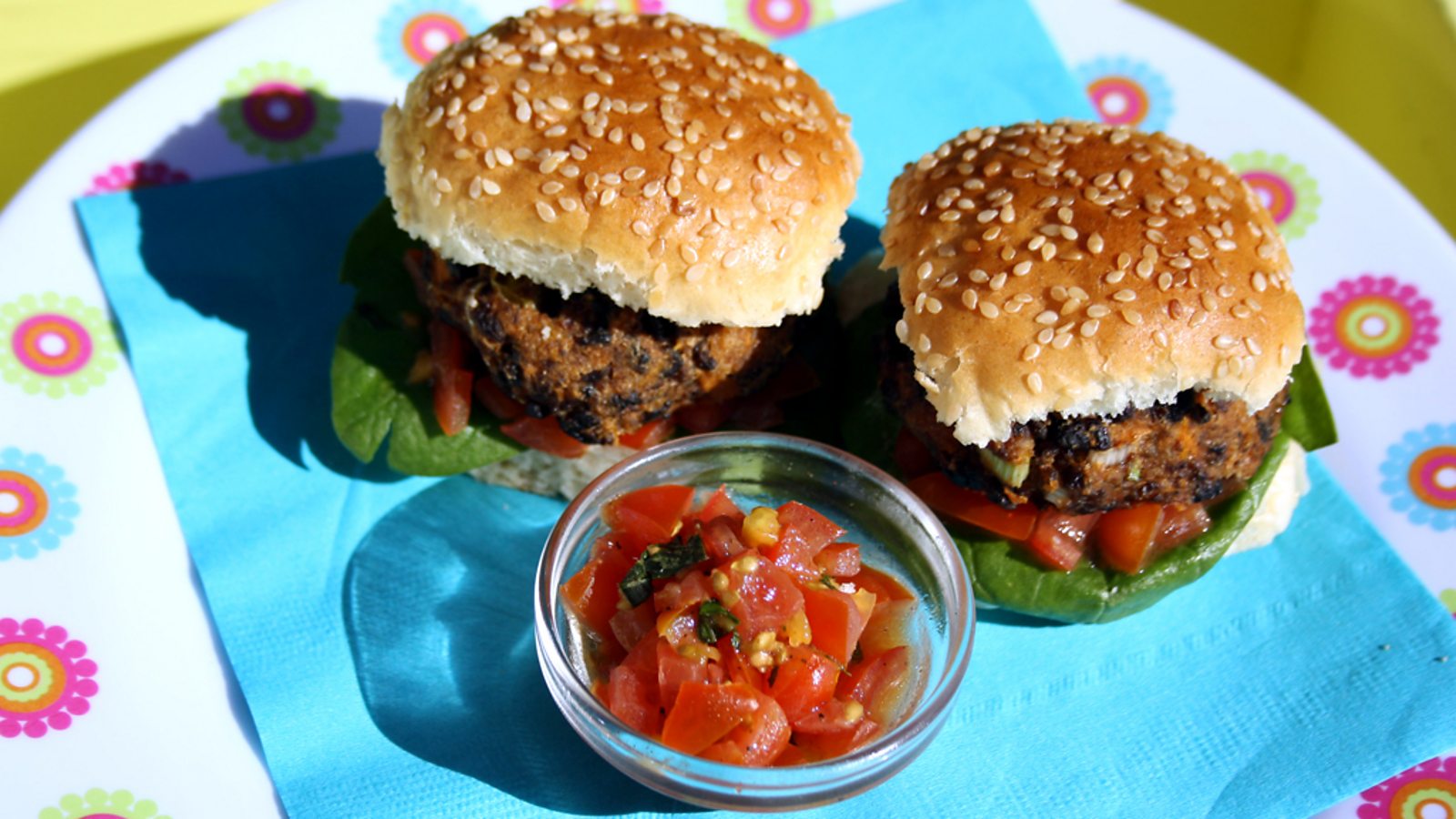 Mini veggie burgers and salsa recipe - BBC Food