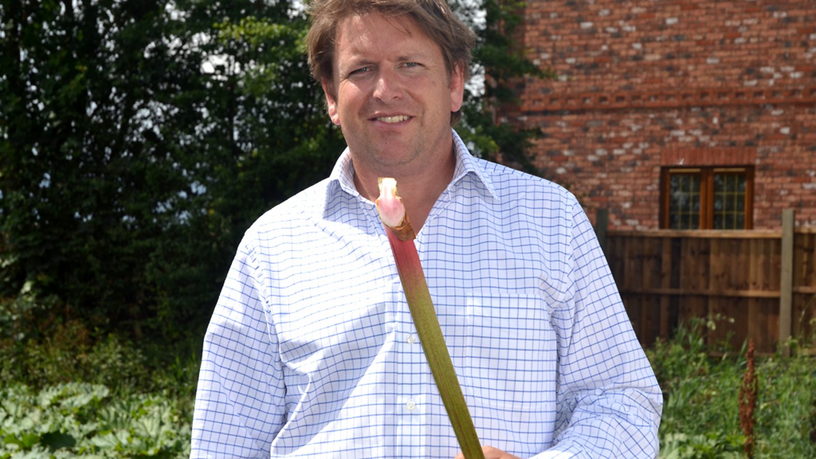 Plaice with pea purée, bacon and new potatoes recipe - BBC Food